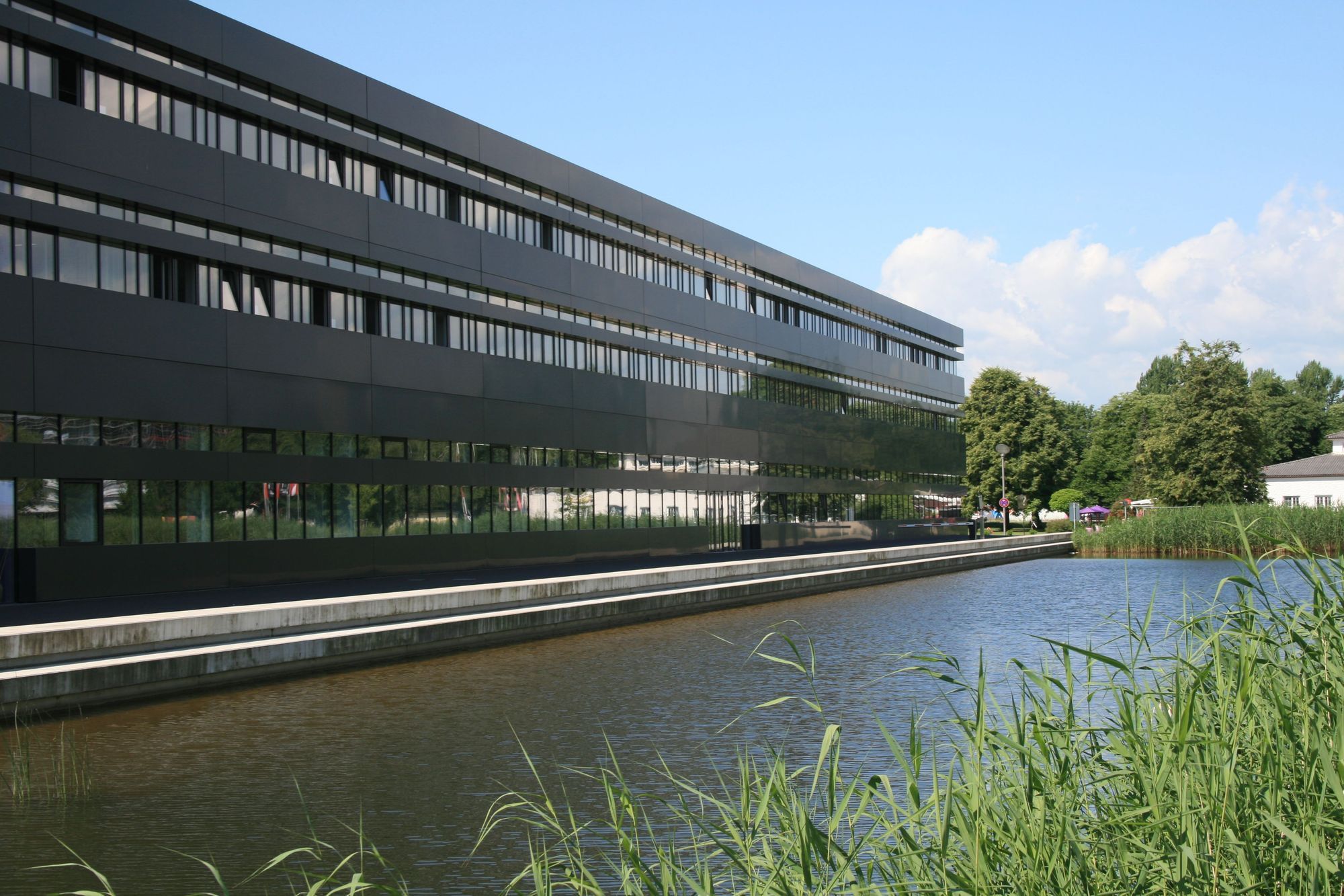 HNU baut Forschungsbereich aus - b4bschwaben.de