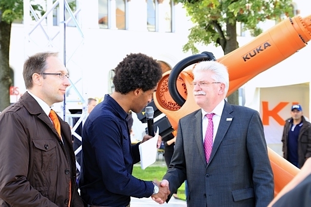 KUKA mit Weltsensation in München - b4bschwaben.de