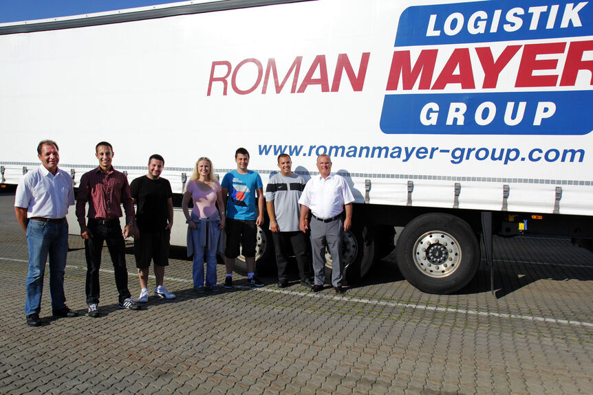 ROMAN MAYER bildet spanische Jugendliche aus - Augsburg - B4B Schwaben