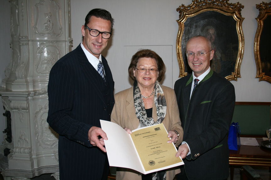 Erhardt + Leimer gründet zum 95. Jubiläum die „ELCARE–Stiftung ...