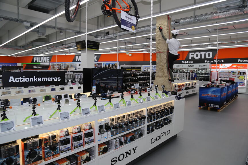 Noch vor Eröffnung: Rundgang im neuen Saturn Friedberg - Bilder - B4B ...