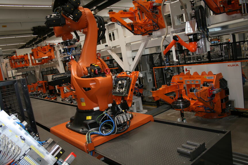 Ein Blick in KUKAs Fertigung: Roboter bauen Roboter - Bilder - B4B Schwaben