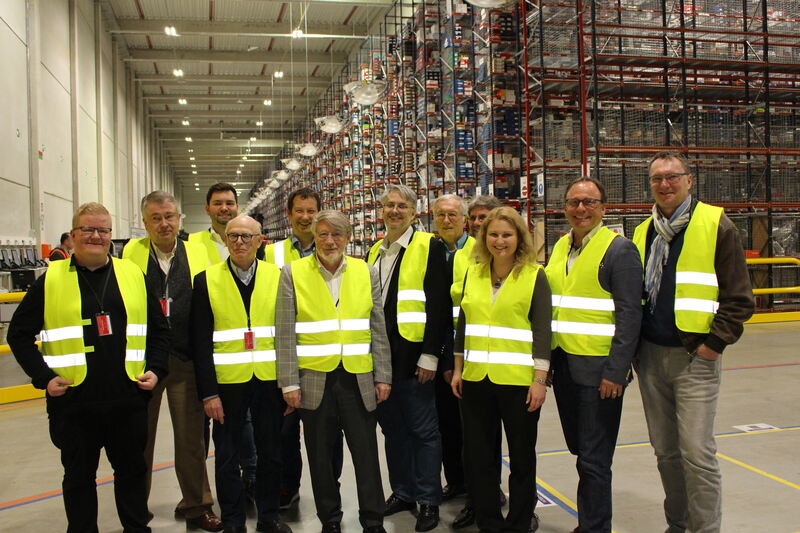 Standortleiter zurück am Amazon Logistikzentrum in Graben - Augsburg ...