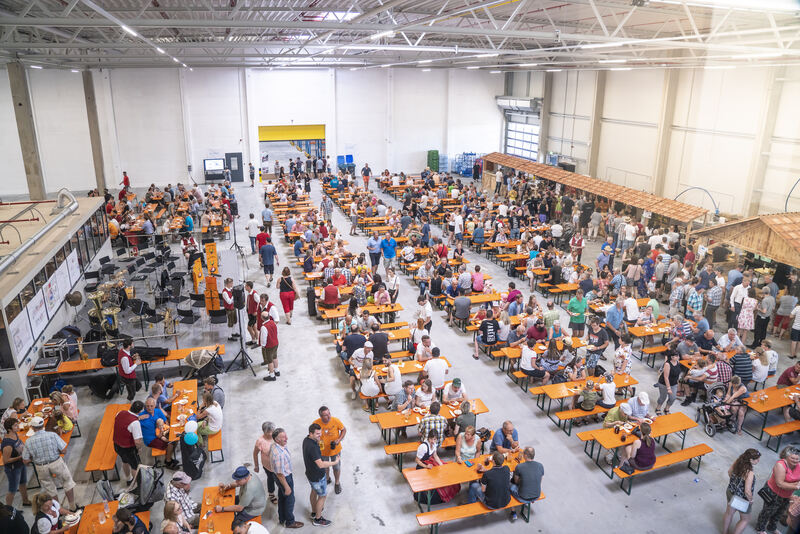 SGL Carbon eröffnet neues Logistikzentrum in Meitingen - Augsburg - B4B ...