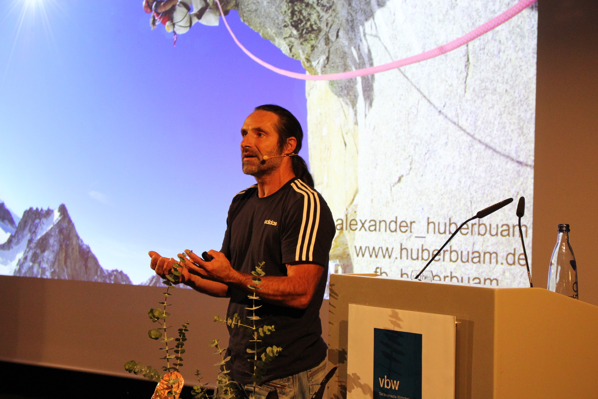 Bergsteiger Alexander Huber über die Analogie von Berg und Beruf - b4bschwaben.de