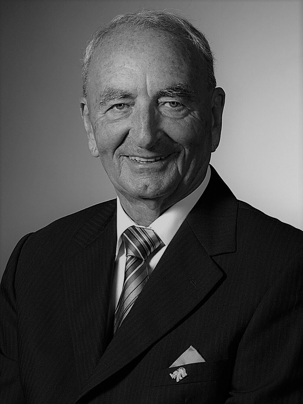 Molkerei Ehrmann: Anton Ehrmann ist gestorben - b4bschwaben.de