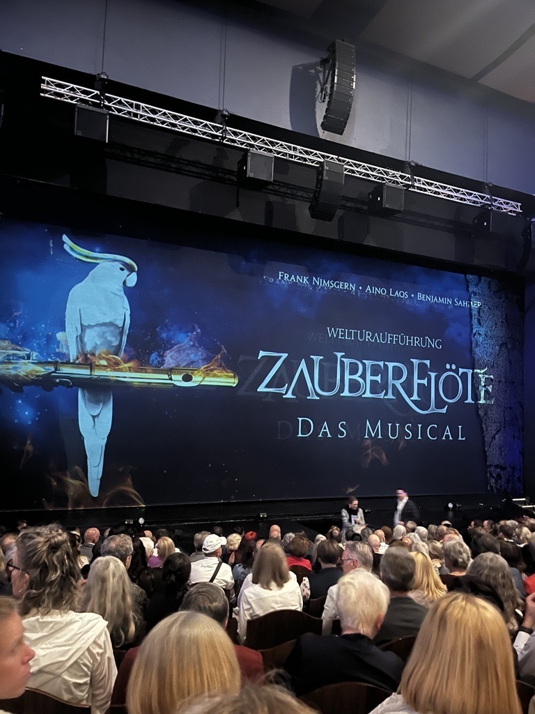 Mozarts „Zauberflöte“ – neu inszeniert im Festspielhaus Neuschwanstein ...